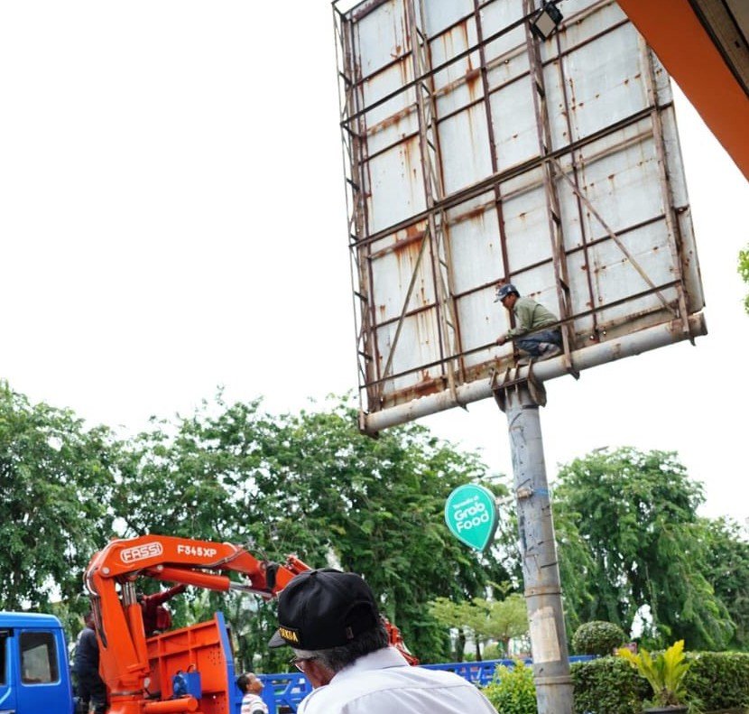 Dipimpin Sekda Jefridin, Tim Task Force Bongkar Billboard Minta ...
